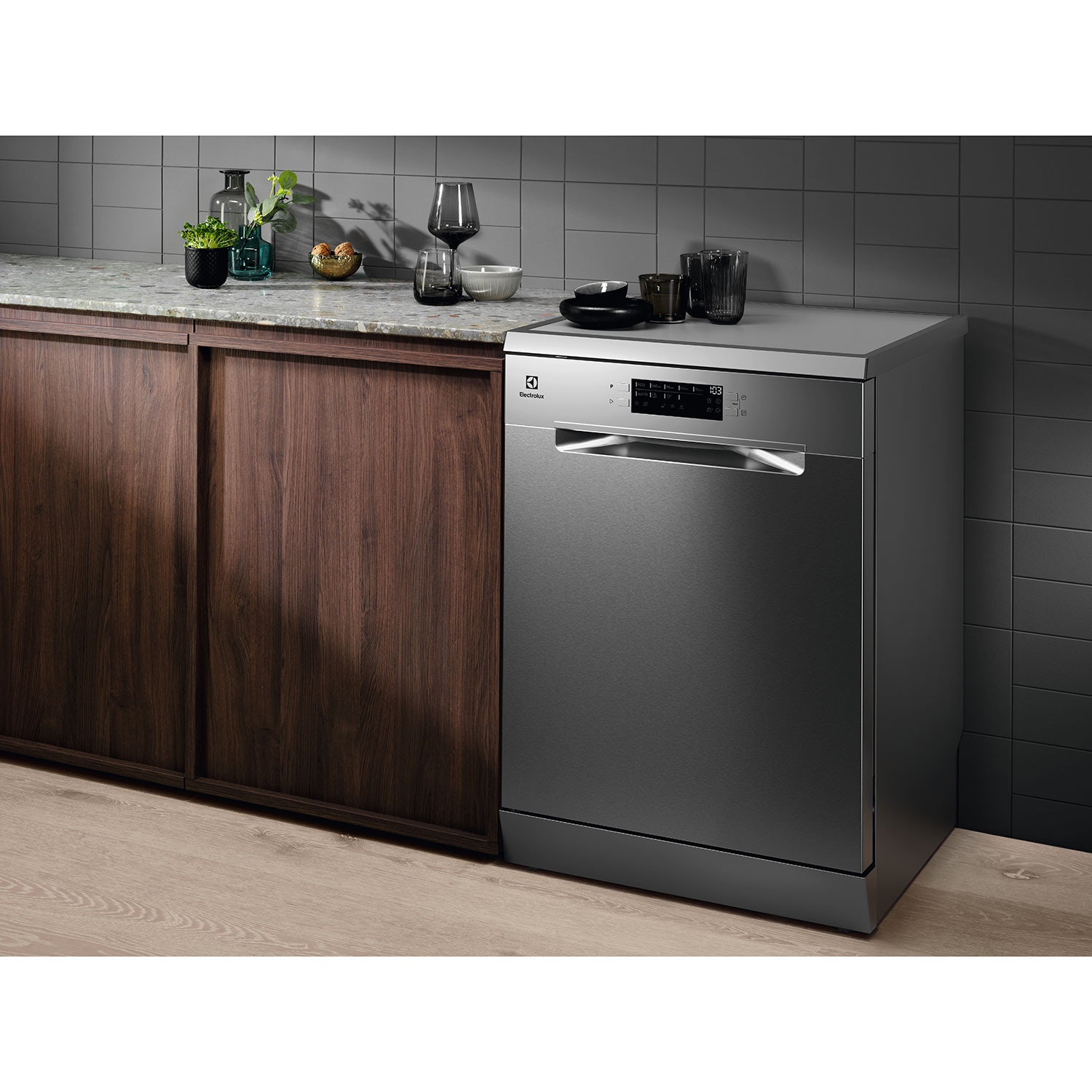 60cm UltimateCare 300 freestanding dishwasher with 13 place settings ...